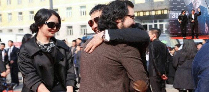 Жүжигчин Эби эхнэрээ олонд танилцууллаа