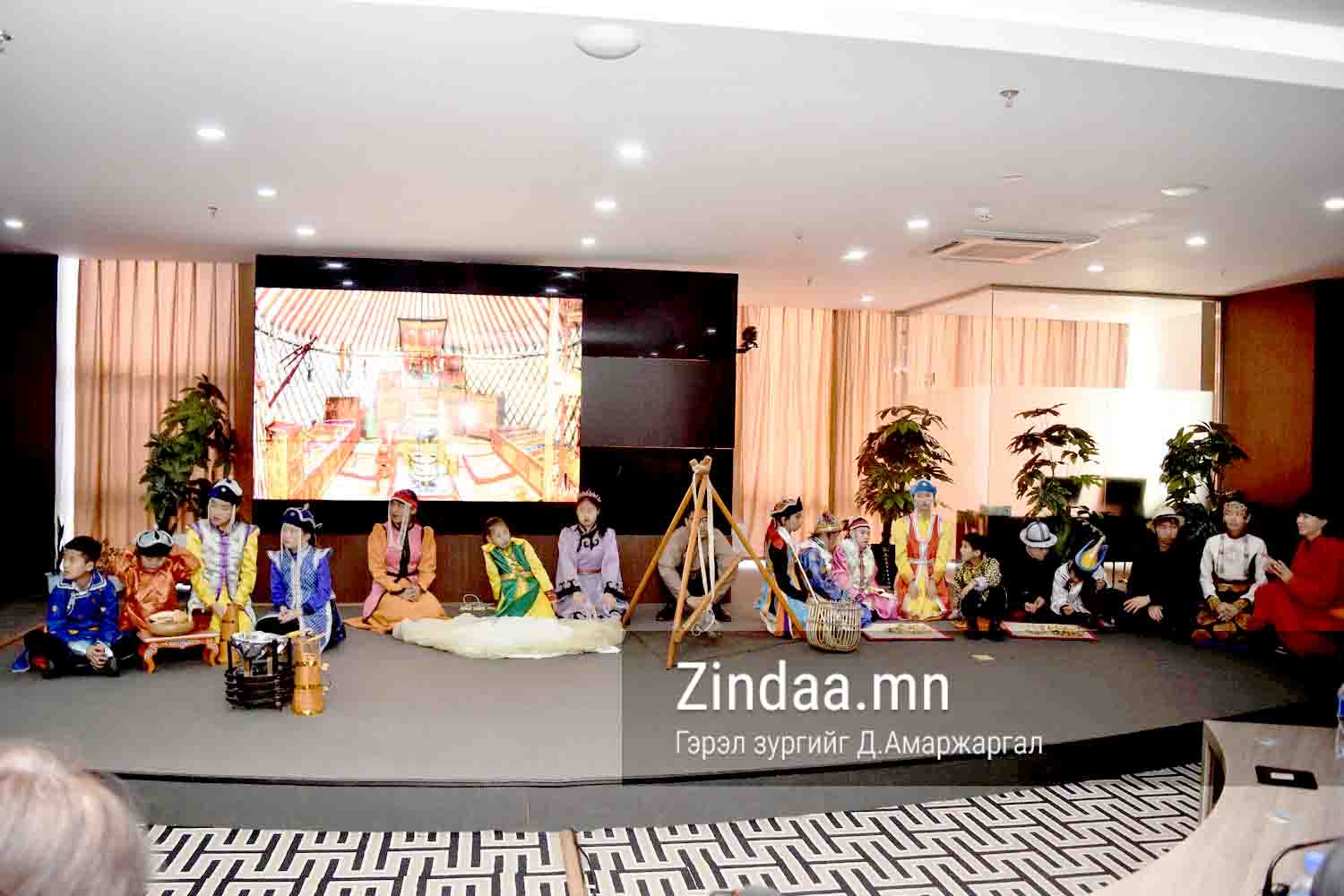 Хөгжлийн бэрхшээлтэй хүүхдүүд дуу бүжиг сурснаар өөртөө итгэлтэй болдог