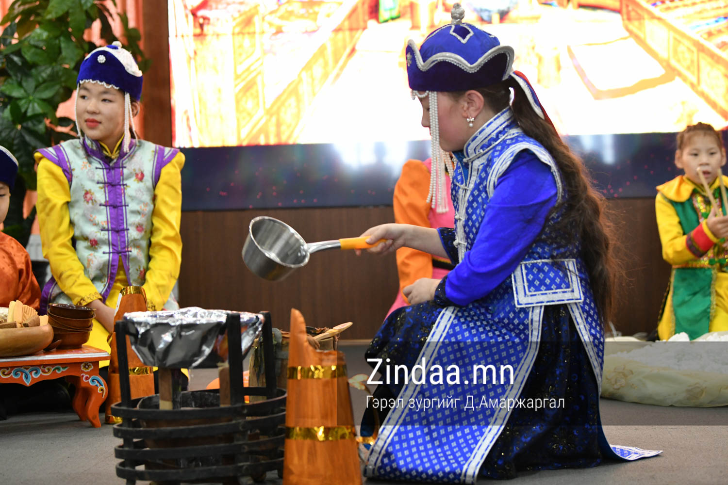 Хөгжлийн бэрхшээлтэй хүүхдүүд дуу бүжиг сурснаар өөртөө итгэлтэй болдог